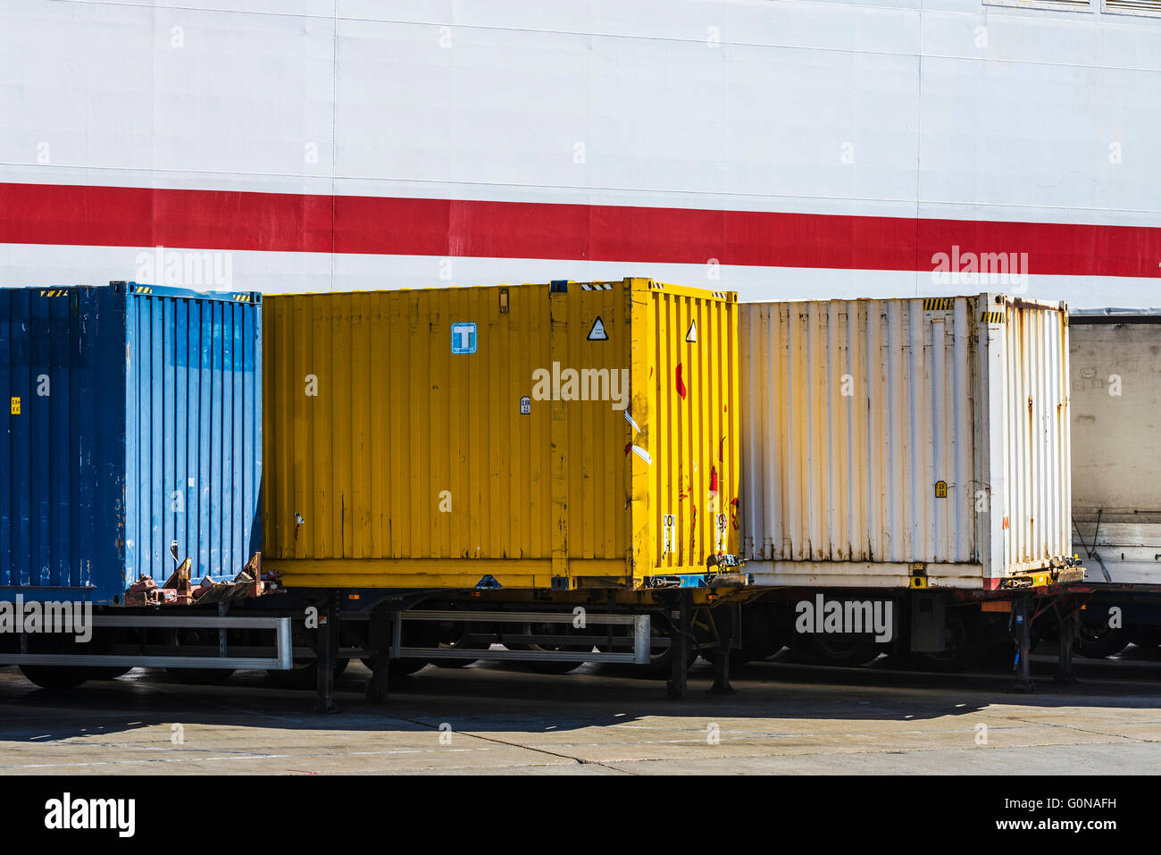 Parked vehicle and containers hi-res stock photography and images - Alamy