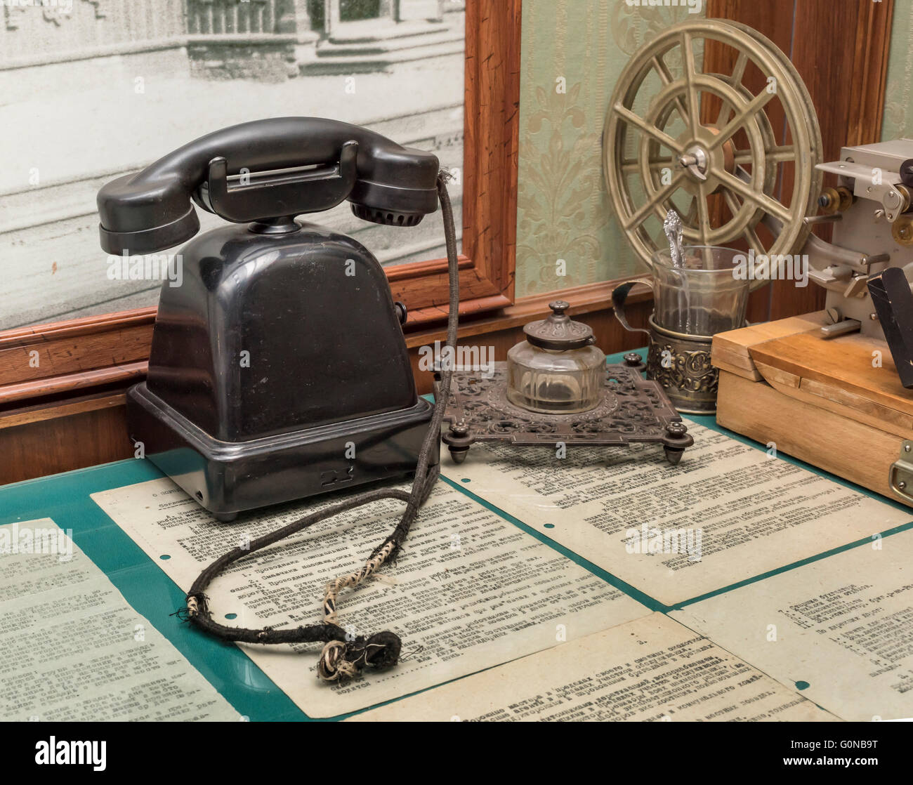 Operator telegraph communication hi-res stock photography and images ...
