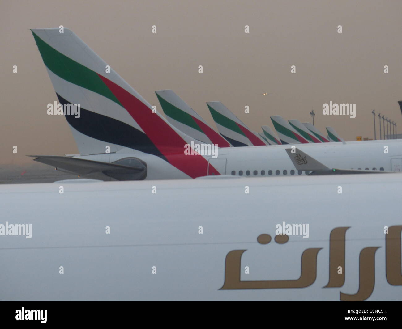 Emirates uae aircraft boeing 777 300 transcontinental hi-res stock ...