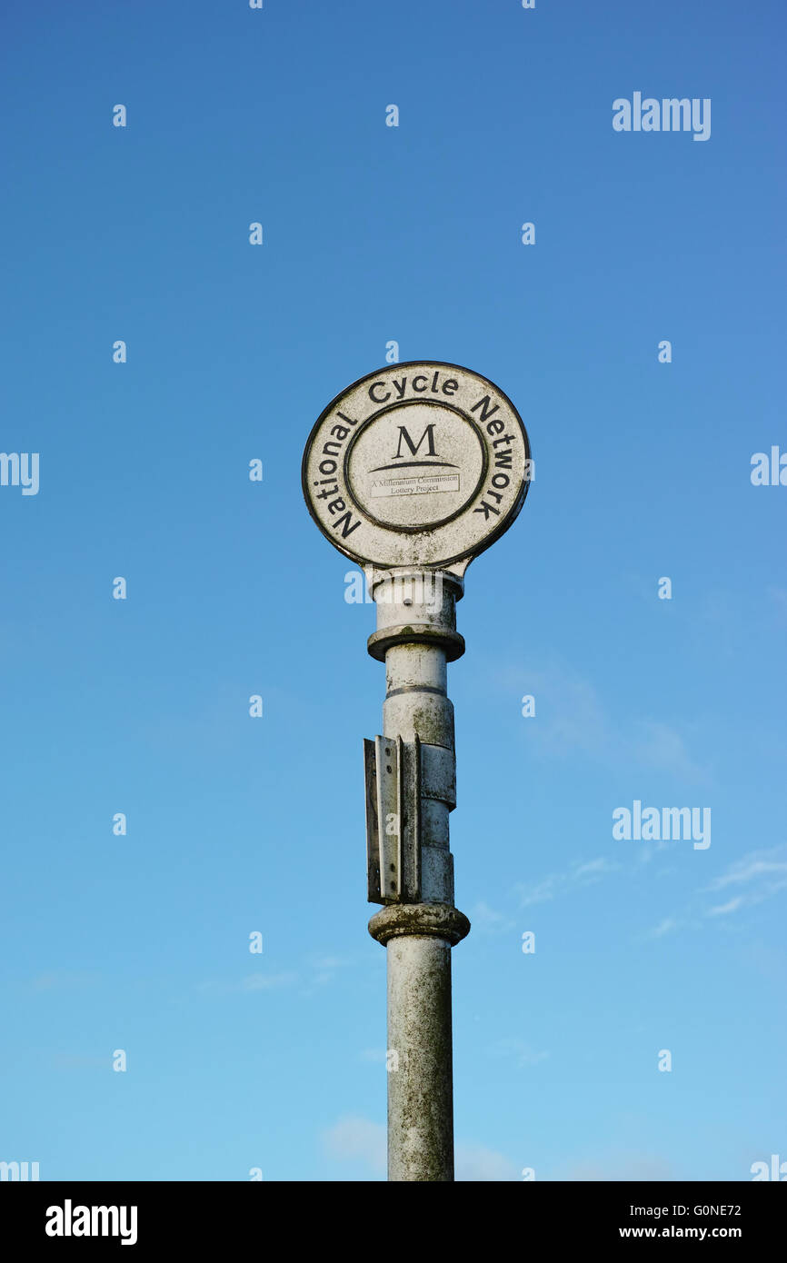 National Cycle Network sign post in Luton, Bedfordshire Stock Photo - Alamy