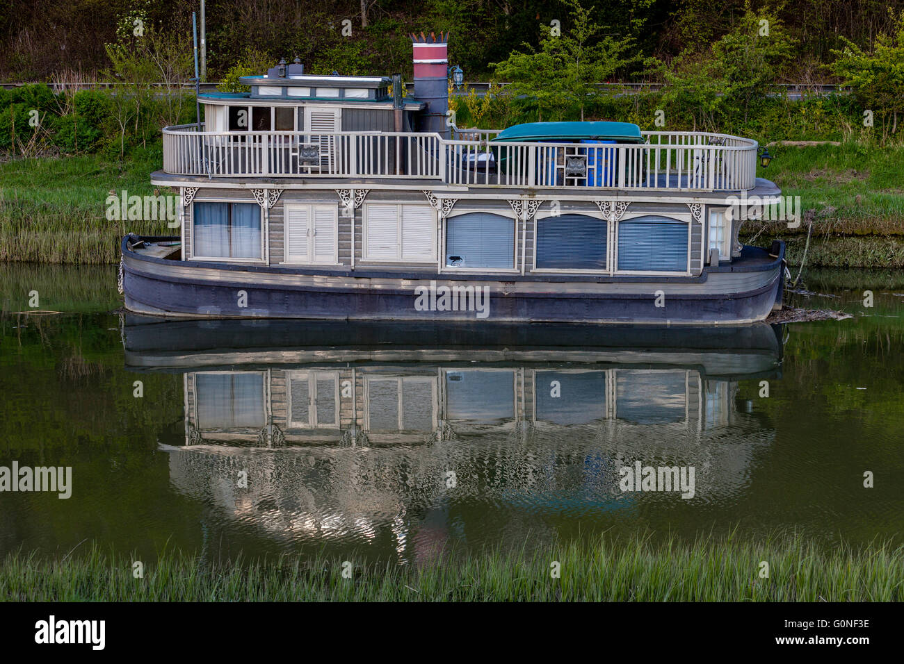 A House Boat On The River Ouse, Lewes, Sussex, UK Stock Photo - Alamy