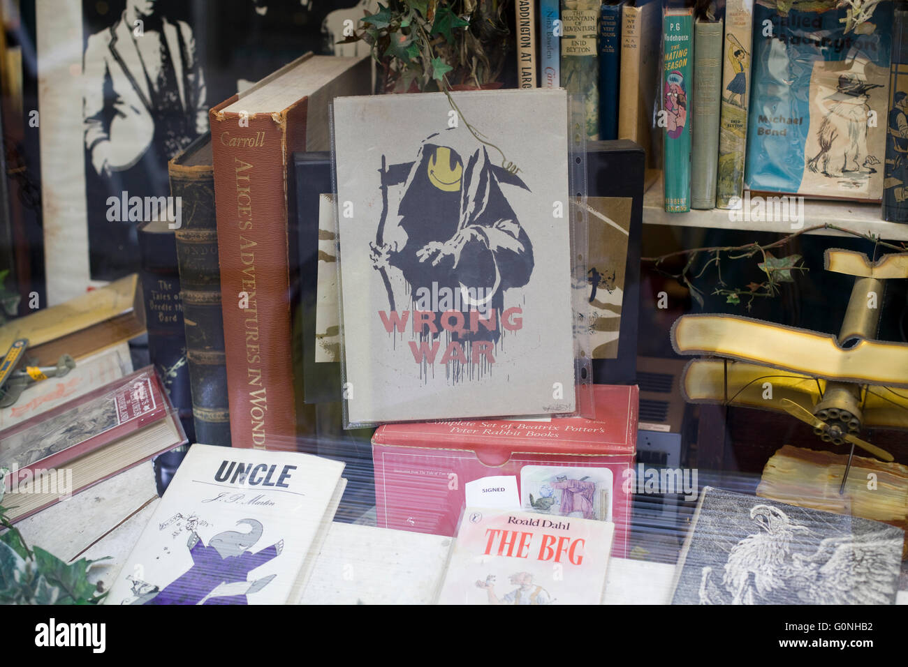 Books shop window advertising "The Wrong war Stock Photo - Alamy