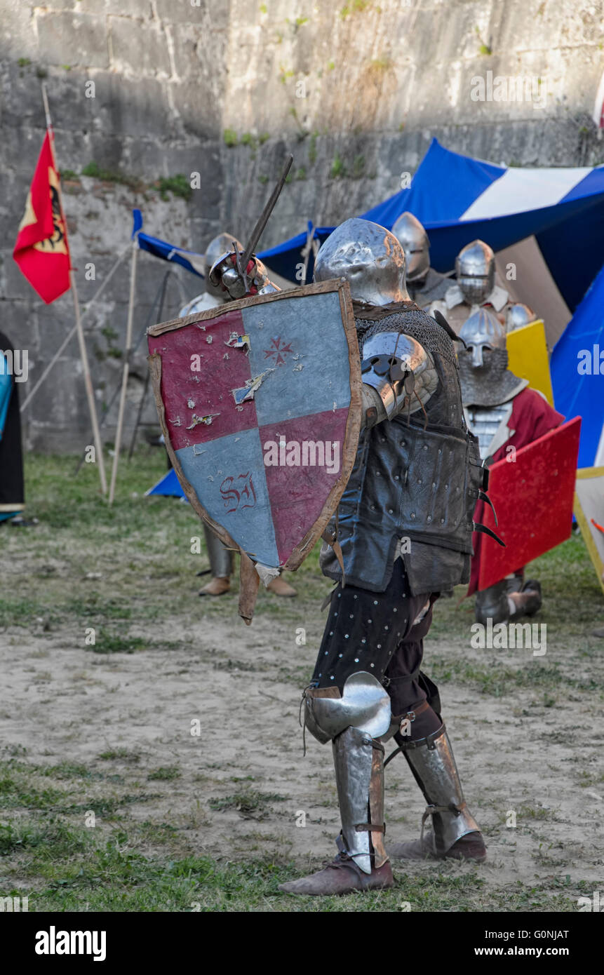 Knight ready battle in medieval hi-res stock photography and images - Alamy