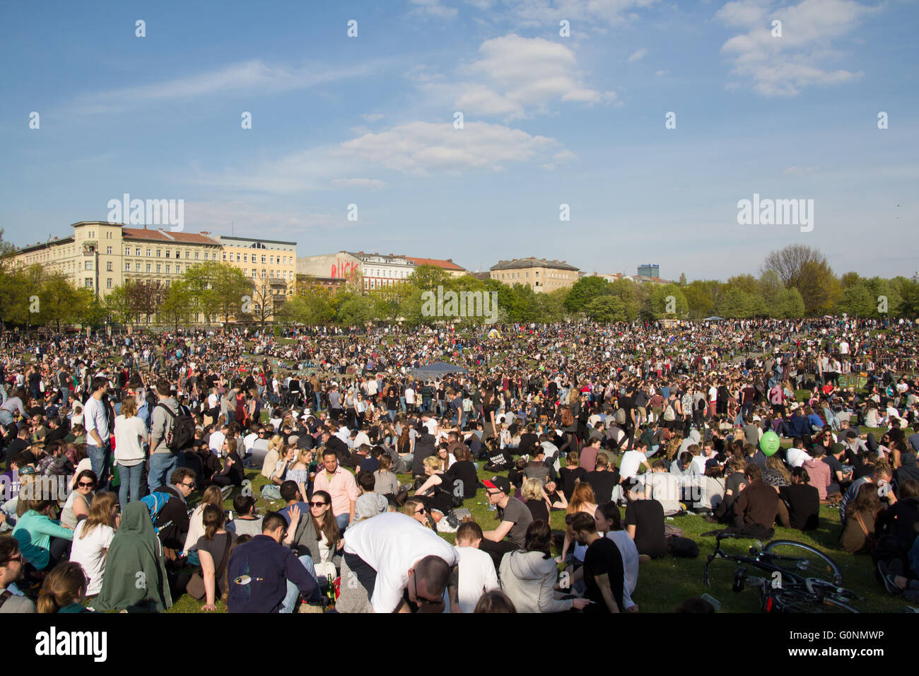 Berlin, Germany - may 01, 2016: Crowded park (Goerlitzer Park) in ...