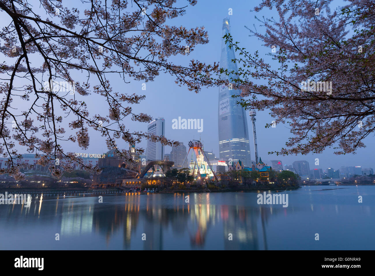 Seokchon lake hi-res stock photography and images - Alamy