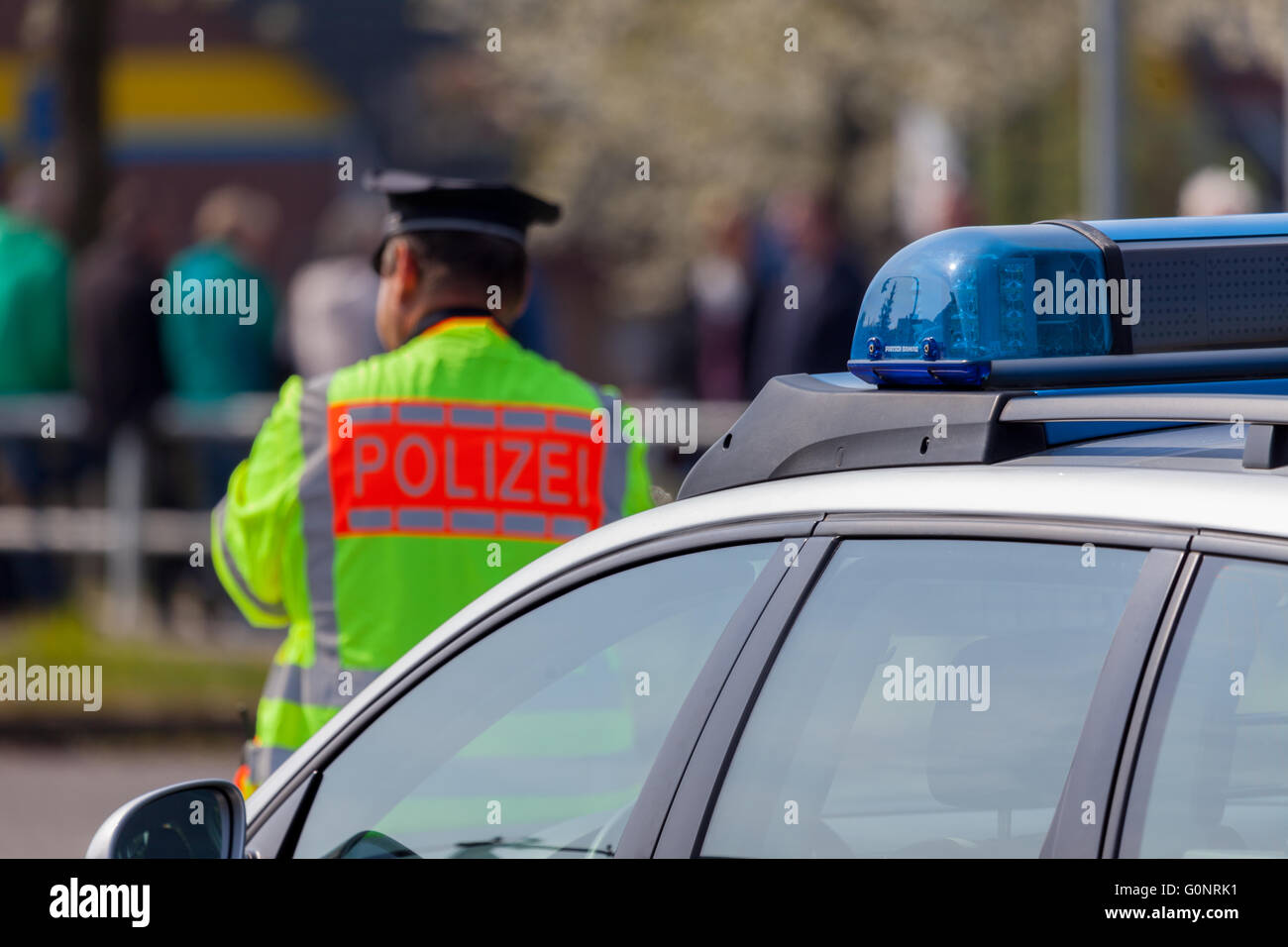 Man flashing car hi-res stock photography and images - Alamy