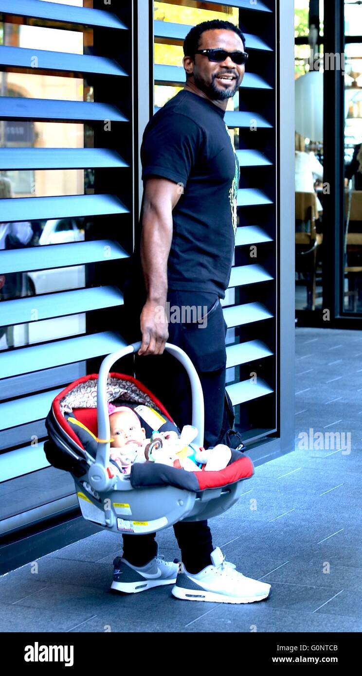 Darius McCrary Seeing with his Daughter for the first time Out and ...