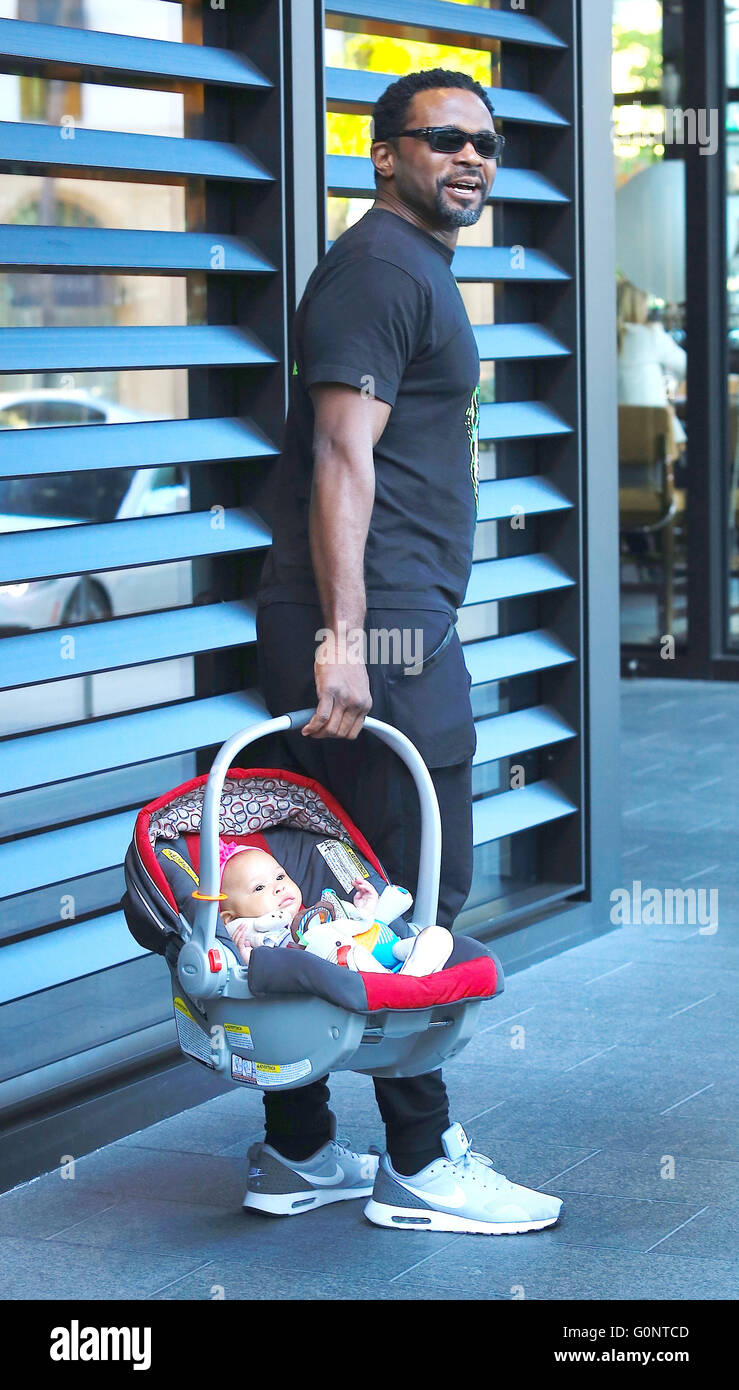 Darius McCrary seen with his daughter for the first time while out and ...