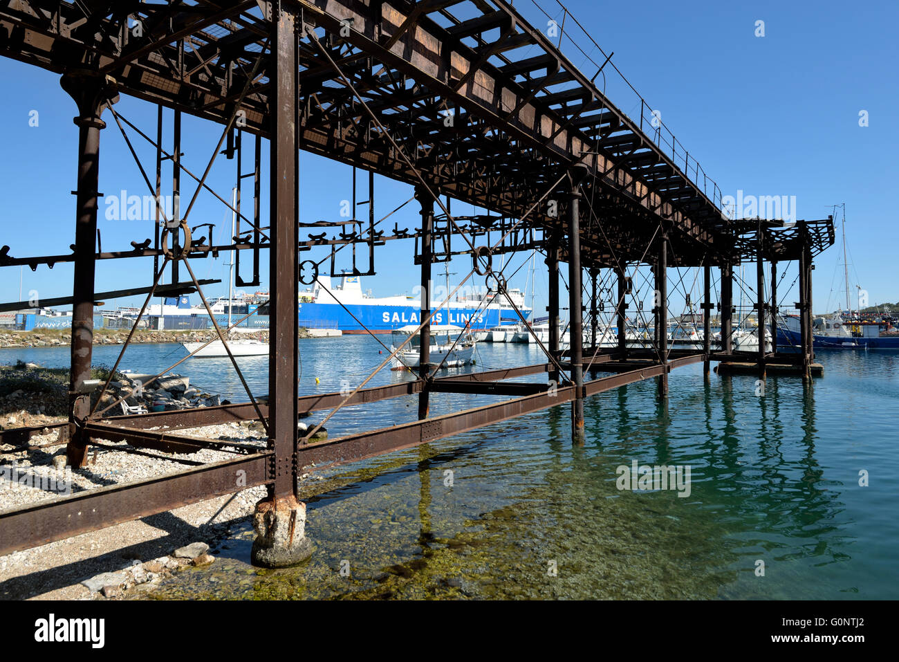 Loading pier hi-res stock photography and images - Alamy