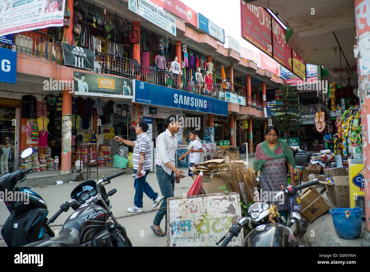 A busy market in Katrain, Himachal Pradesh Stock Photo - Alamy