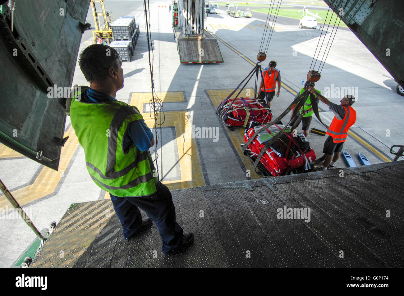 Antonov 124 crane hi-res stock photography and images - Alamy