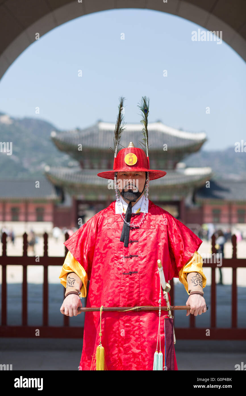 Palace guard in costume hi-res stock photography and images - Alamy