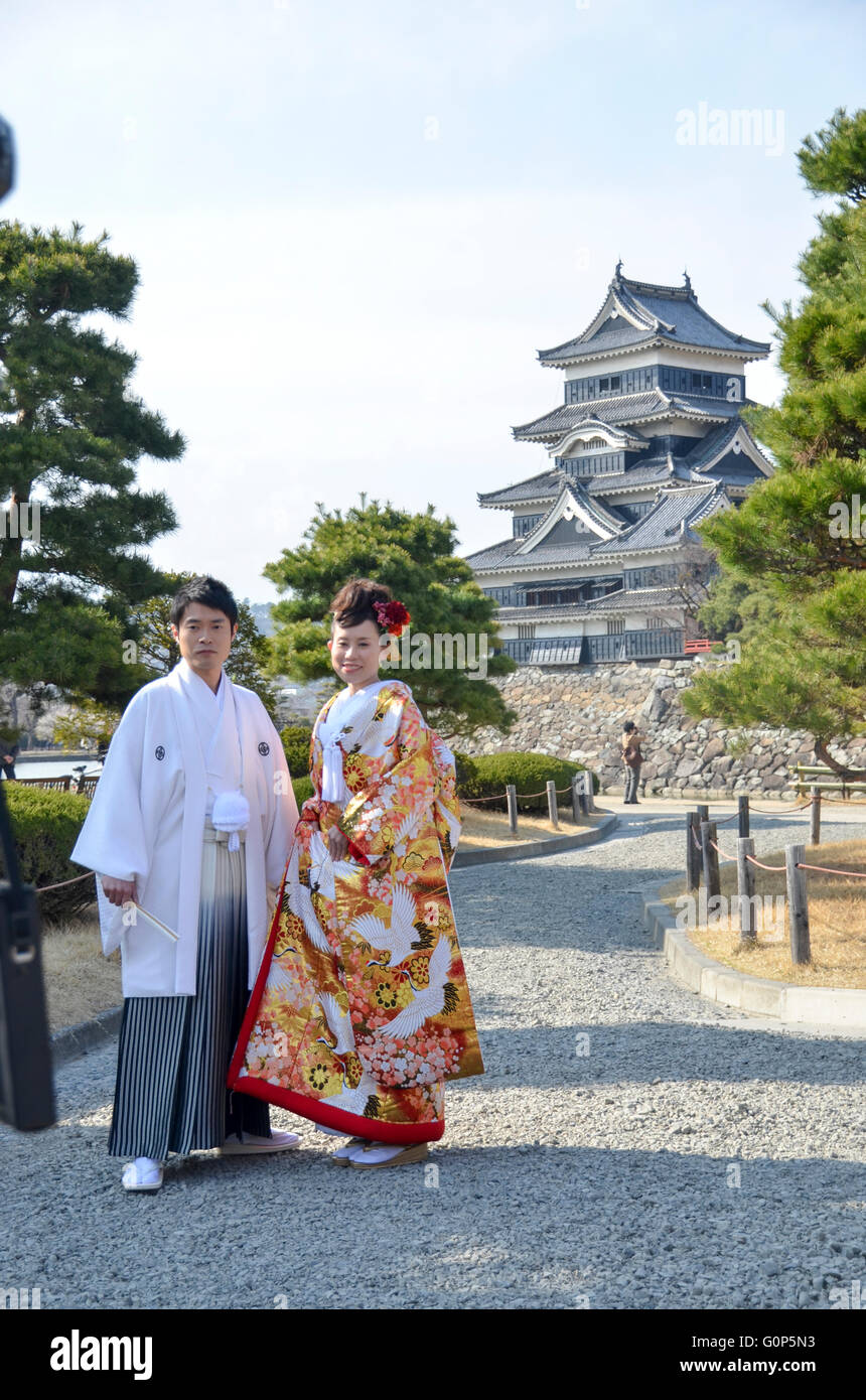 Japan, Tokyo, Traditional Shinto Wedding a couple in traditional dress ...