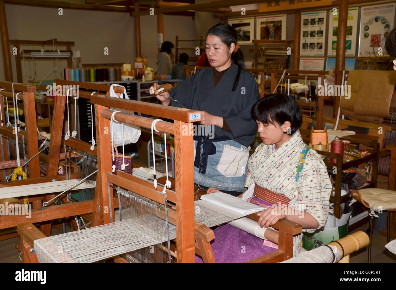 Weaving japanese silk hi-res stock photography and images - Alamy