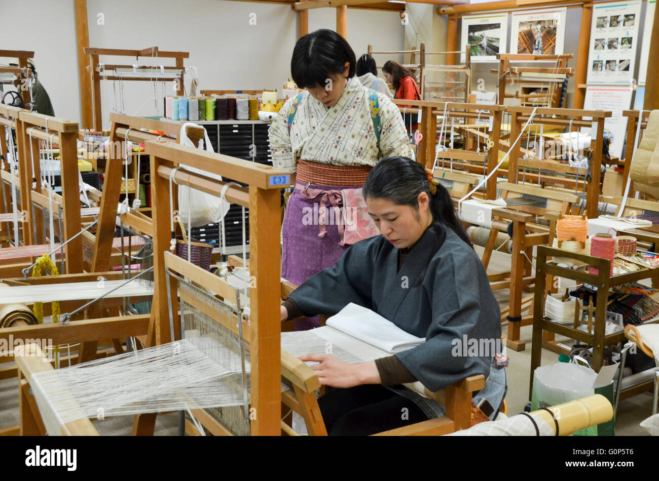 Weaving japanese silk hi-res stock photography and images - Alamy