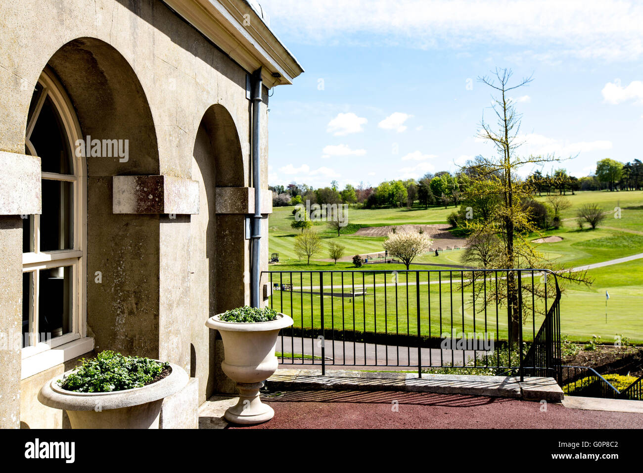 Golf club footpath hi-res stock photography and images - Alamy