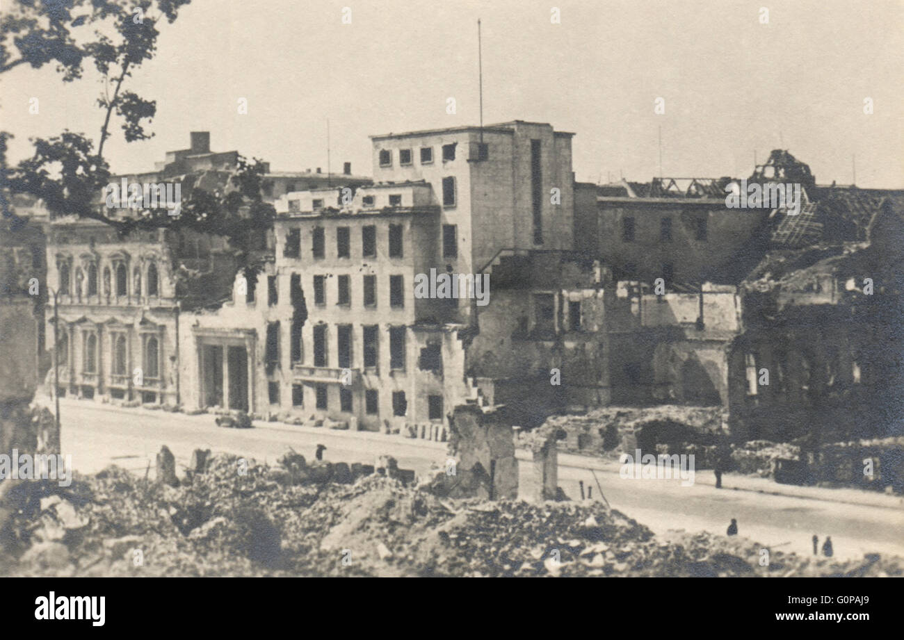 Palace destroyed ww2 hi-res stock photography and images - Alamy