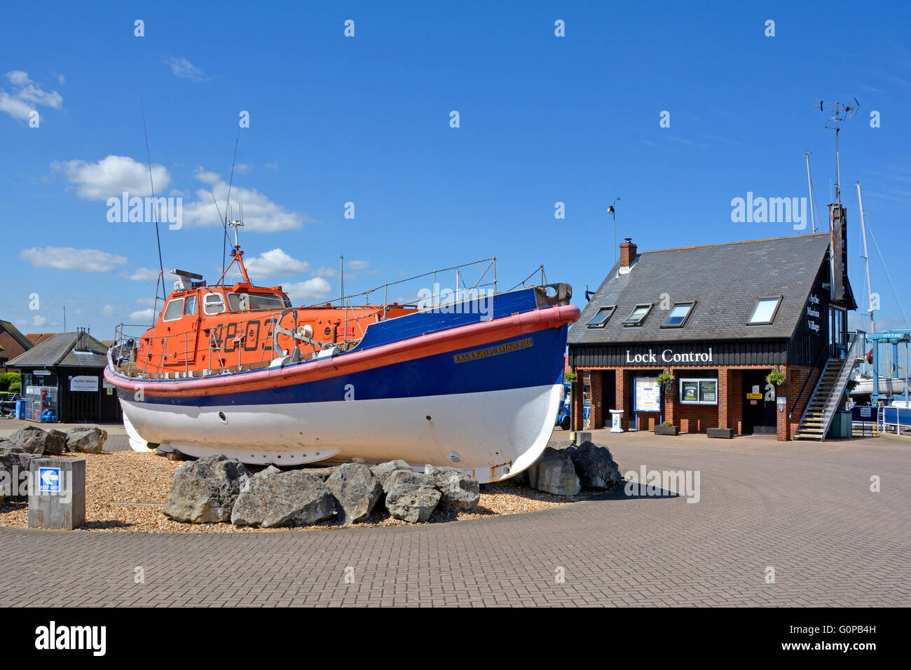 Hampshire lifeboat hi-res stock photography and images - Alamy