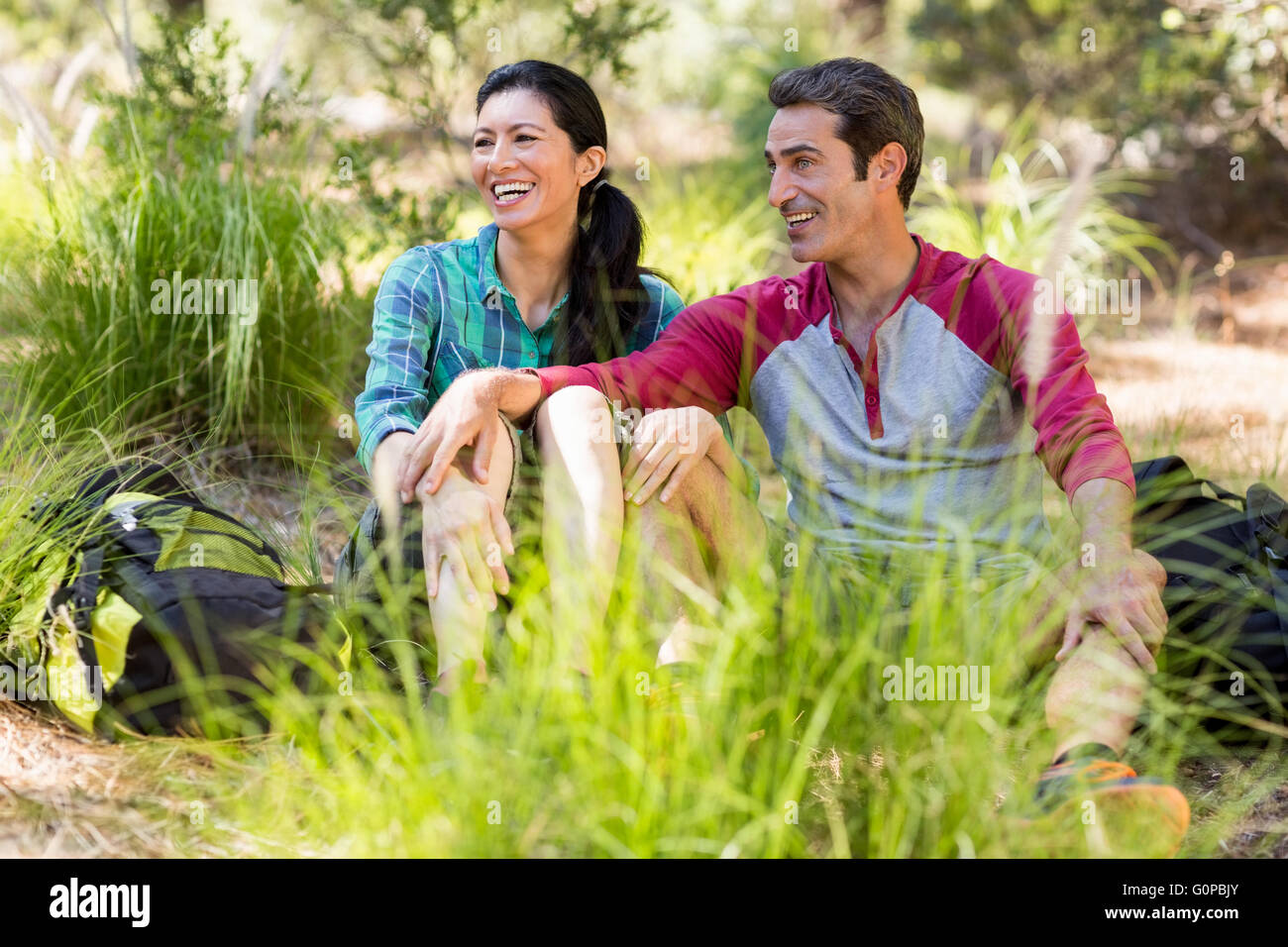 Couple taking a break during a hike Stock Photo - Alamy
