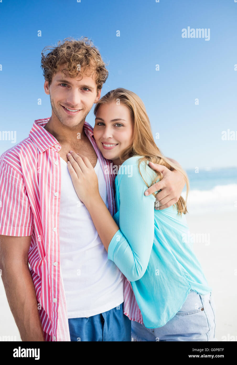 Happy couple hugging on the beach Stock Photo - Alamy