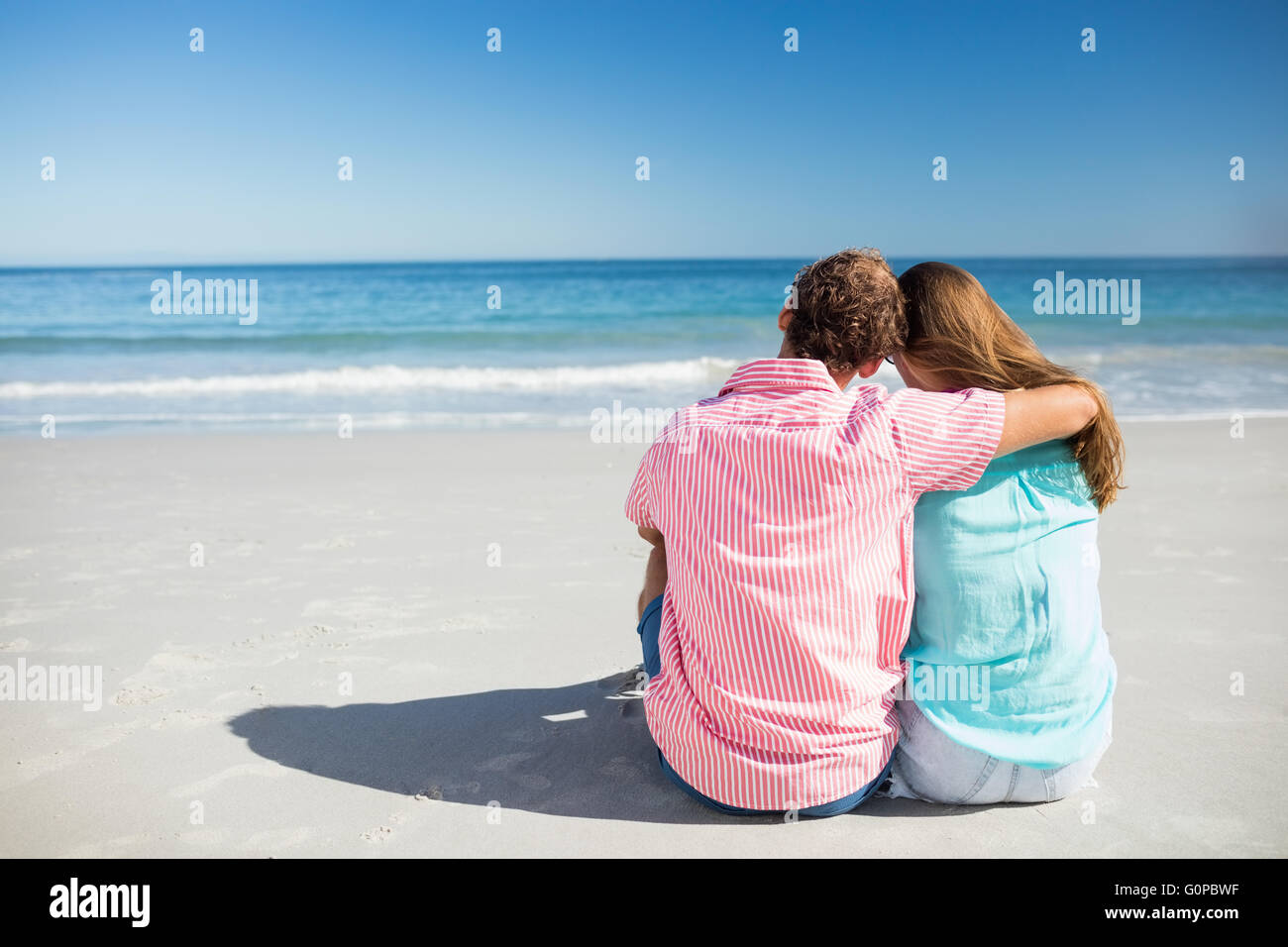 Happy couple man woman posing hi-res stock photography and images - Alamy