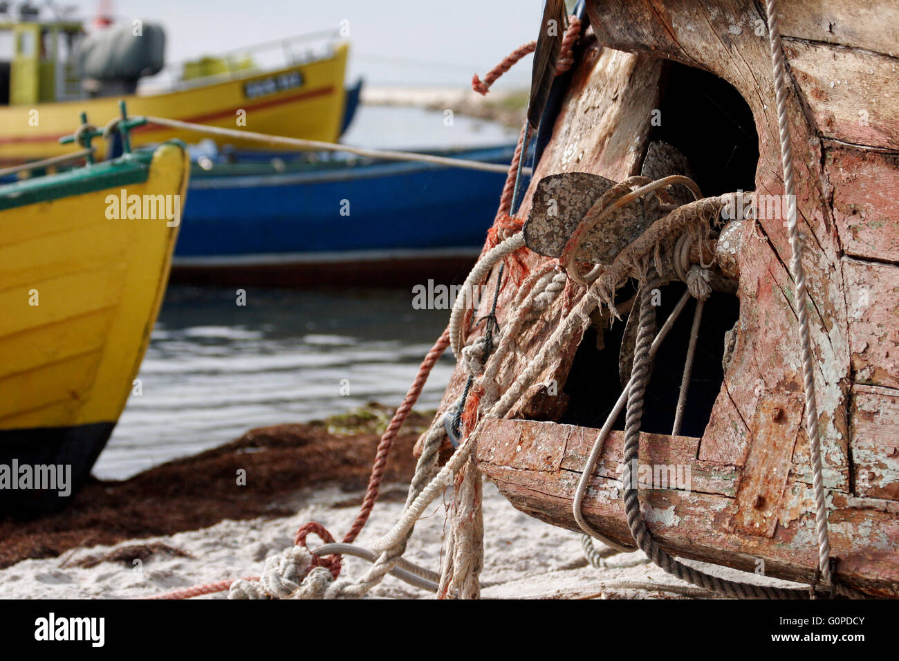 Old boat propeller tied ropes. Closeup shot Stock Photo - Alamy