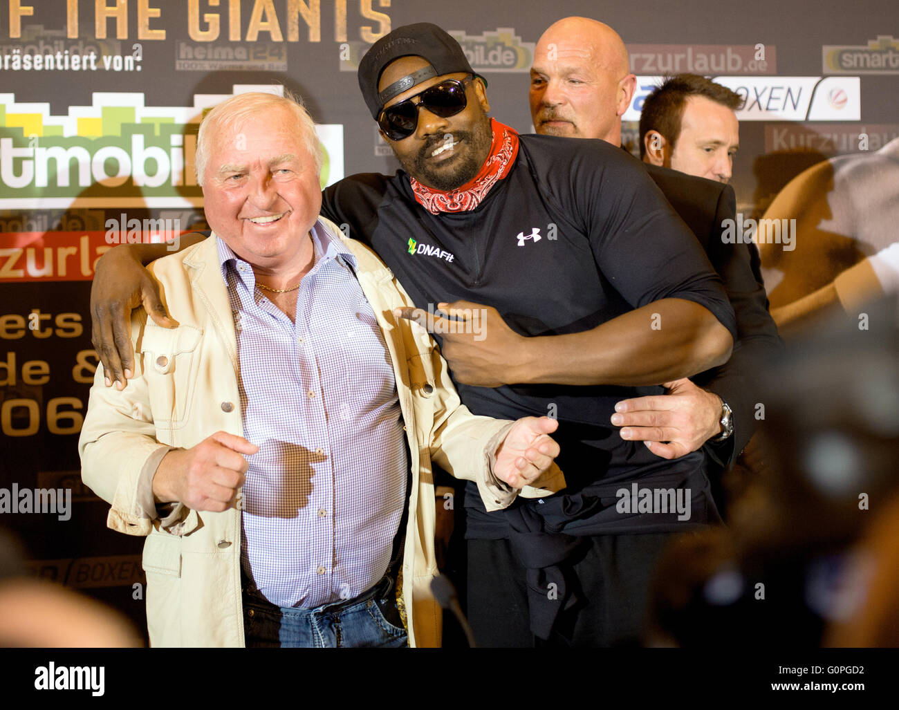 Hamburg, Germany. 3rd May, 2016. Heavy weight boxer Dereck Chisora (c ...