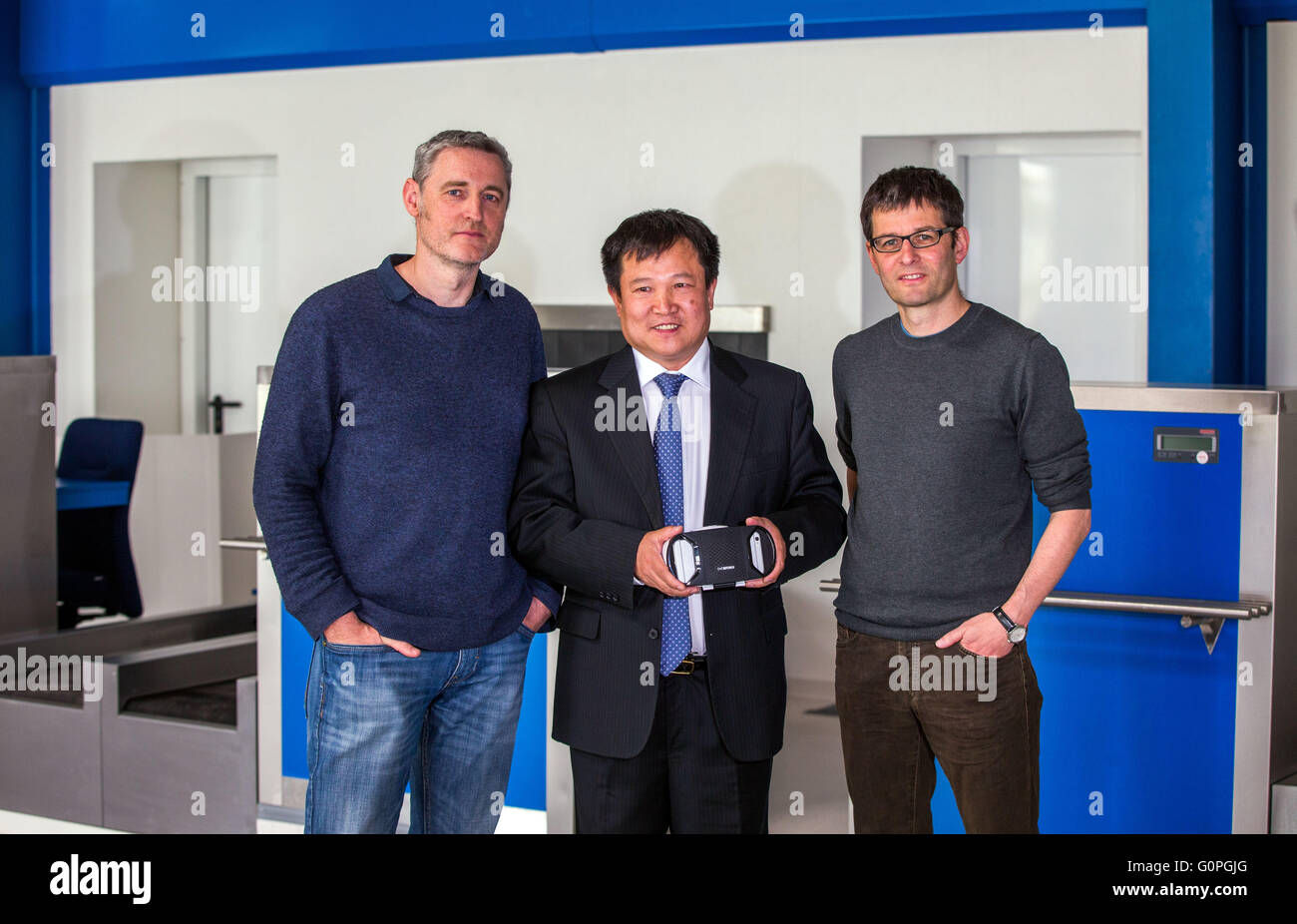 Chinese investor Jonathan Pang (c) together with the film directors ...