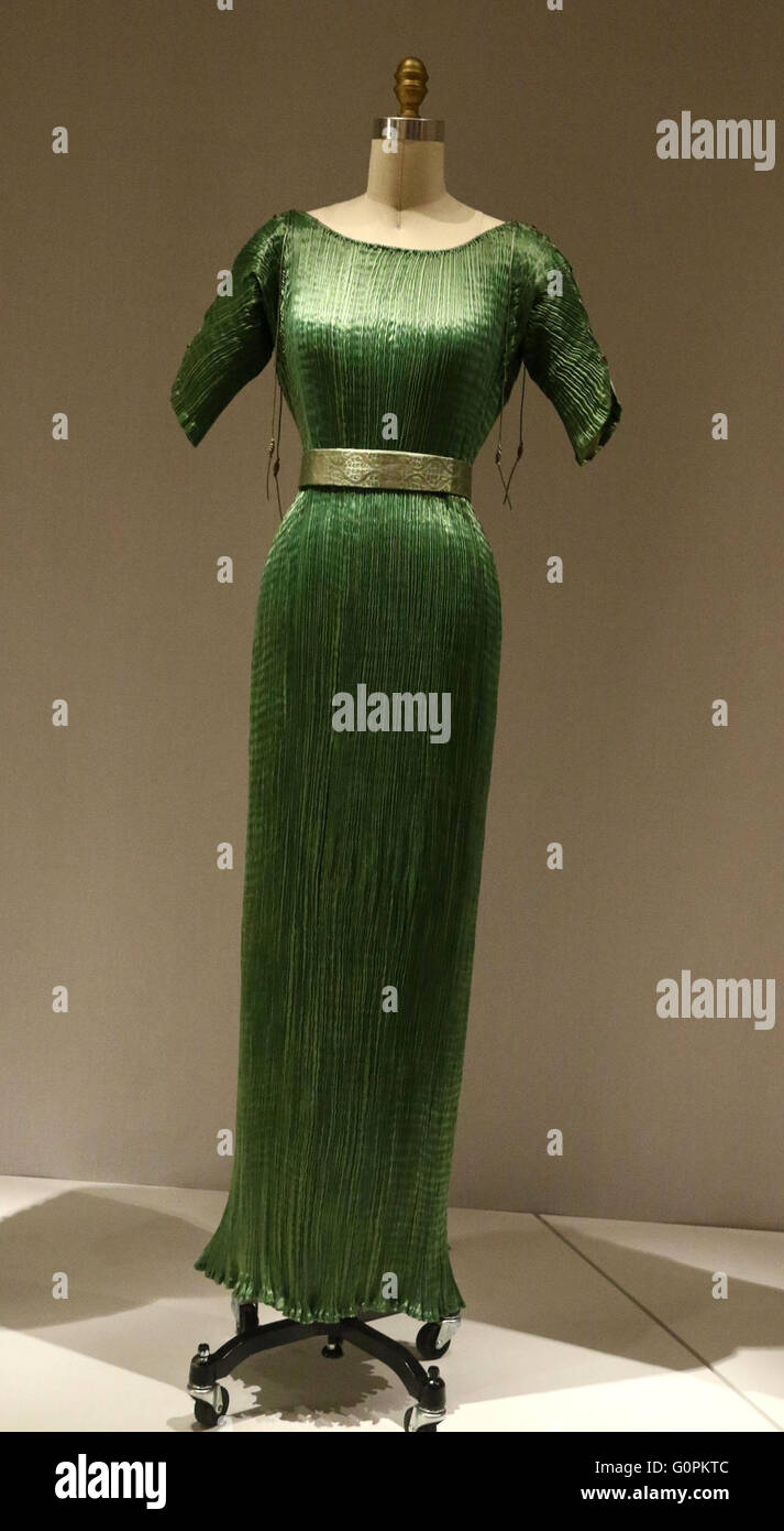 Mariano fortuny dress hi-res stock photography and images - Alamy