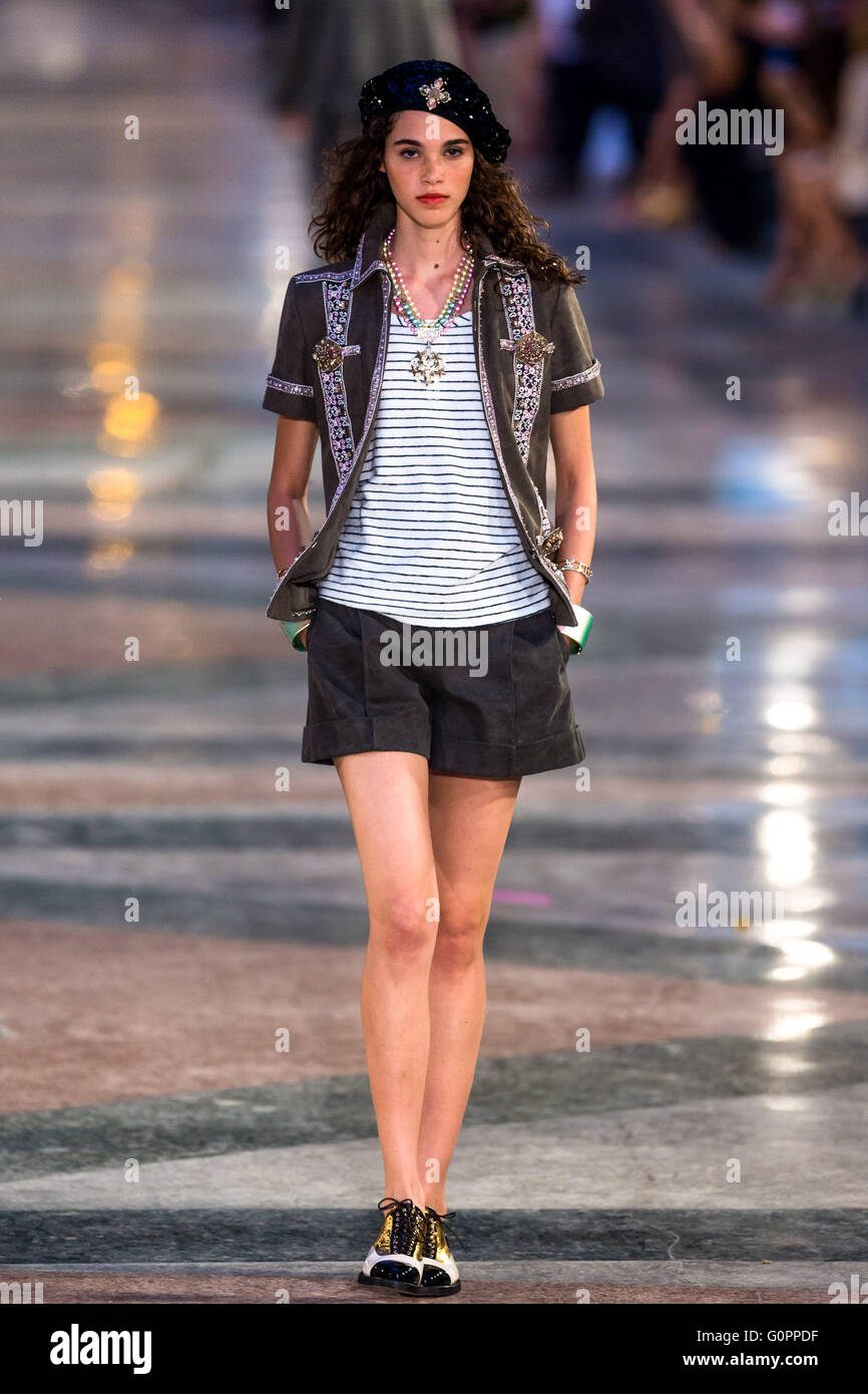 Havana, Cuba. 3rd May, 2016. A Model debuts Karl Lagerfeld's "Cruise ...