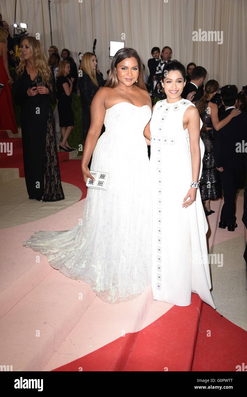 Mindy kaling freida pinto manus x machina hi-res stock photography and ...