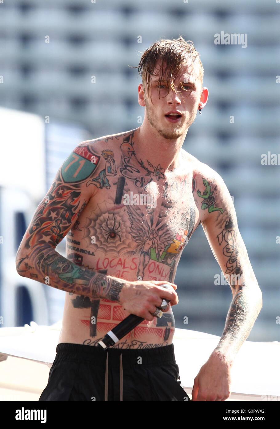 Mgk Shirtless 2022