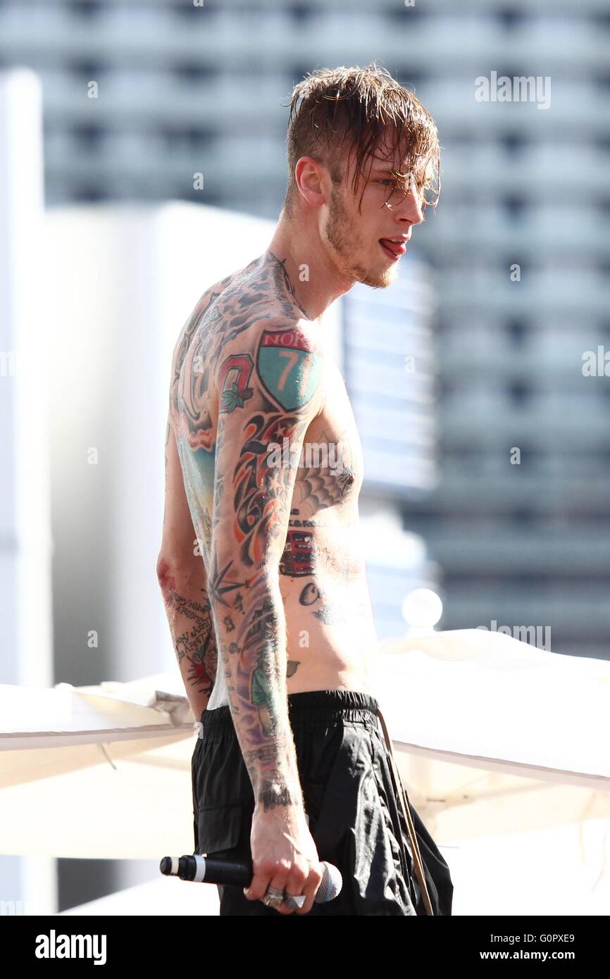 Las Vegas, NV, USA. 1st May, 2016. Machine Gun Kelly at arrivals for ...