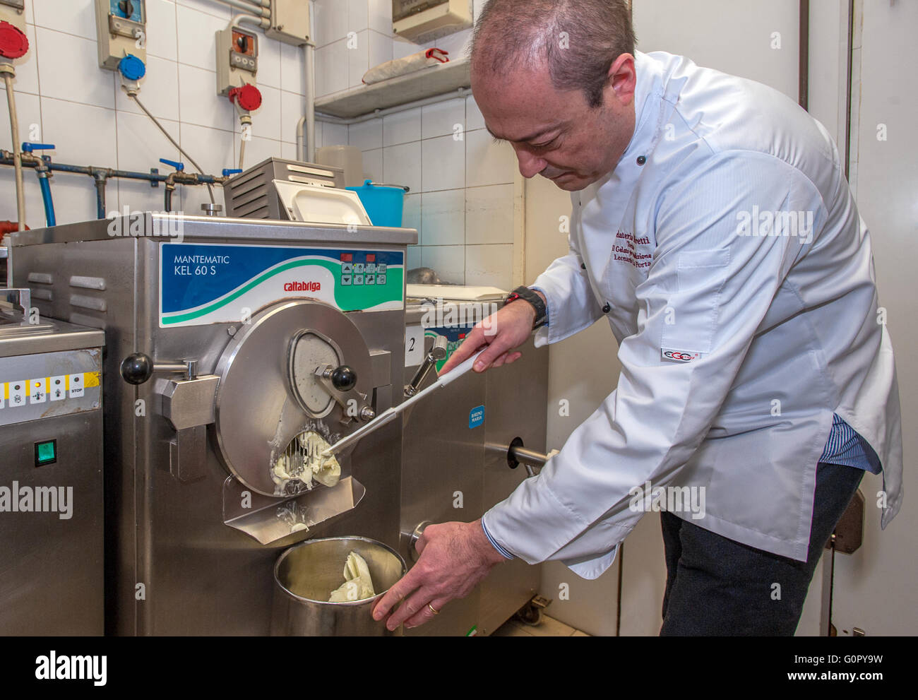 Gelato mantecato hi-res stock photography and images - Alamy