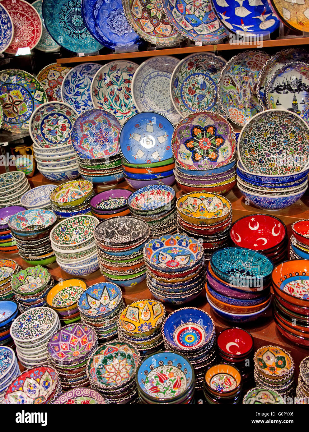 Traditional Turkish ceramics on the Grand Bazaar Stock Photo - Alamy