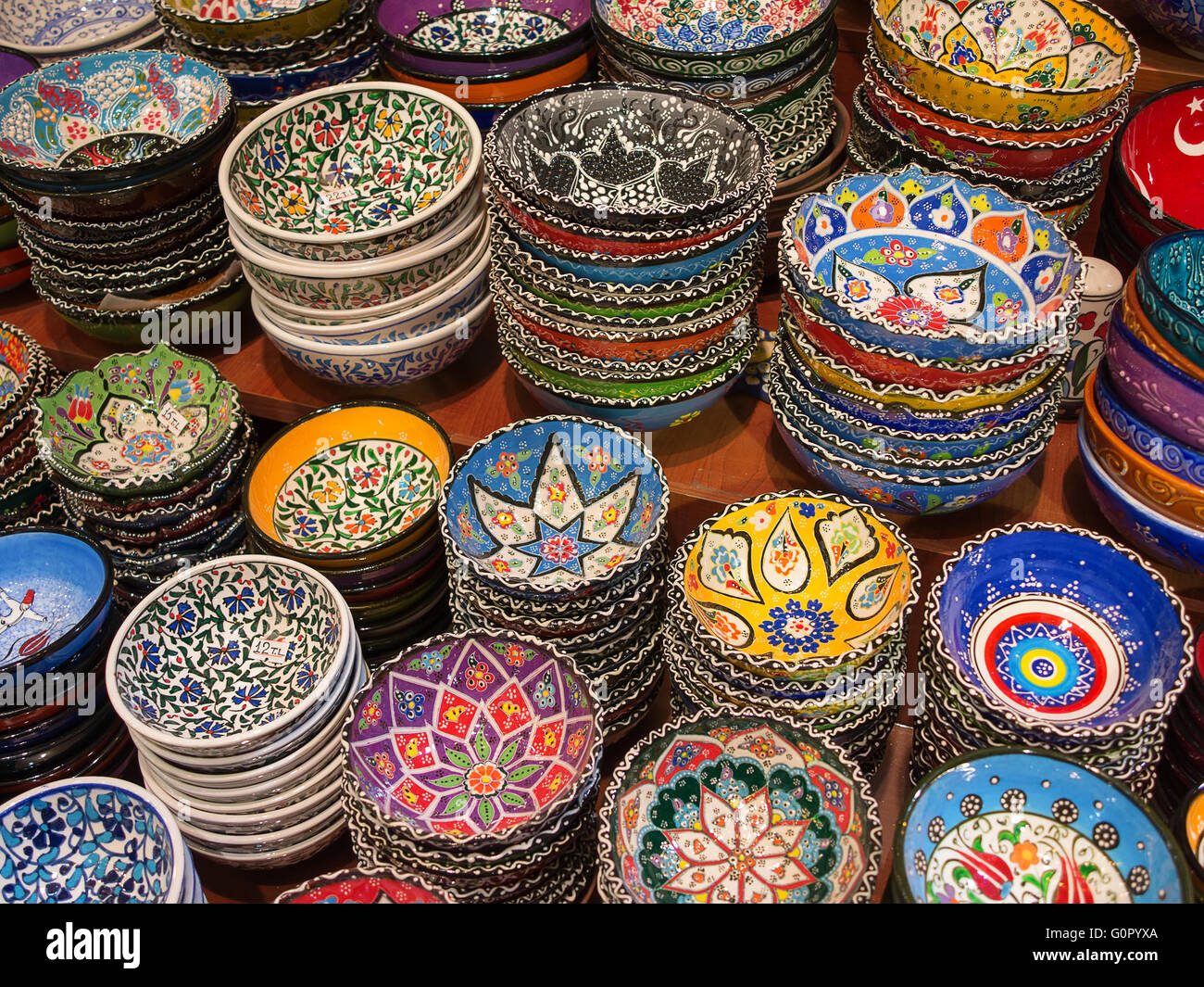 Traditional Turkish ceramics on the Grand Bazaar Stock Photo - Alamy