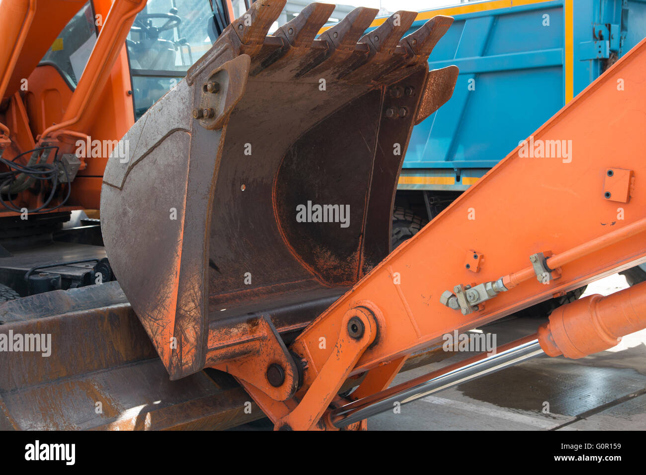 Digger bucket hi-res stock photography and images - Alamy