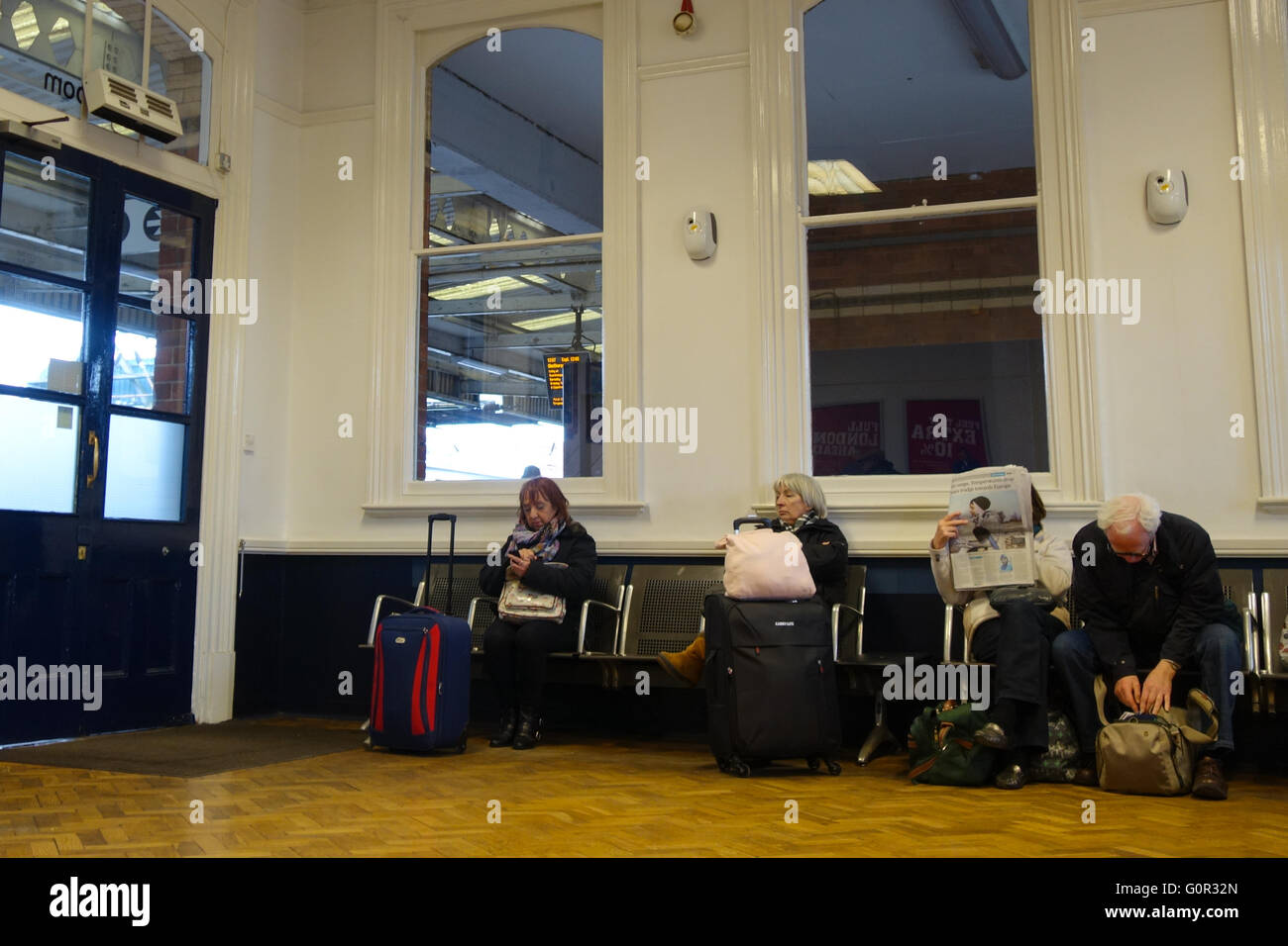 Railway station waiting room hi-res stock photography and images - Alamy