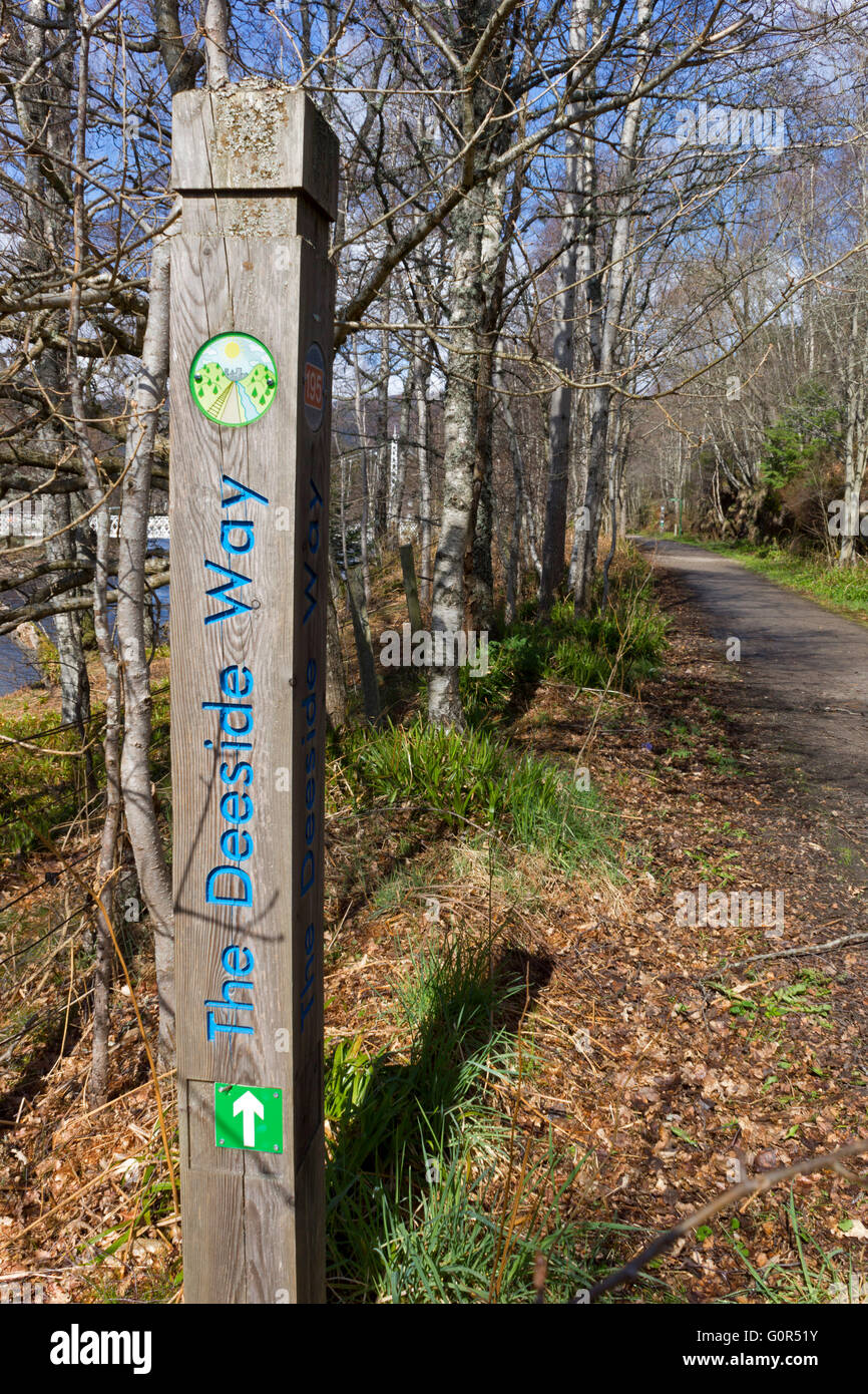 Walking track marking hi-res stock photography and images - Alamy
