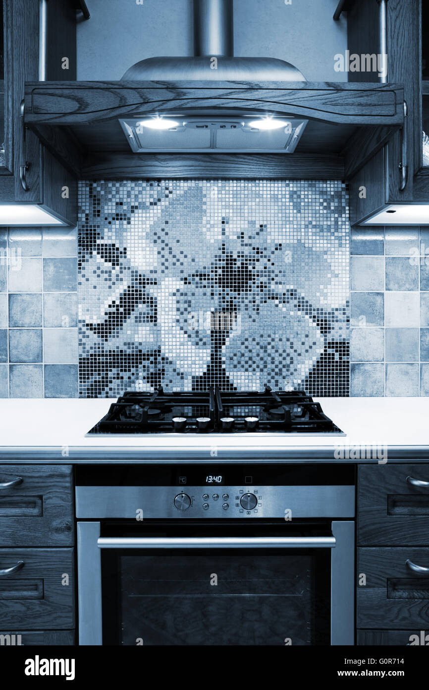 New modern gas cooker on modern kitchen Stock Photo - Alamy