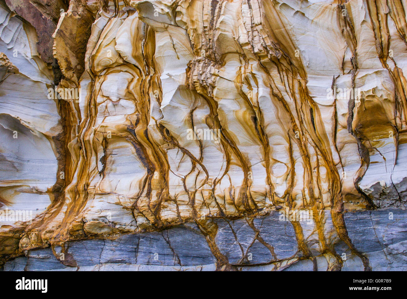 Sedimentary rock layers australia hi-res stock photography and images ...