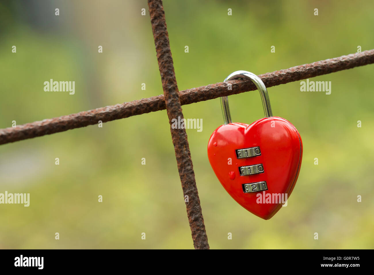 Red lock heart fixed hi-res stock photography and images - Alamy