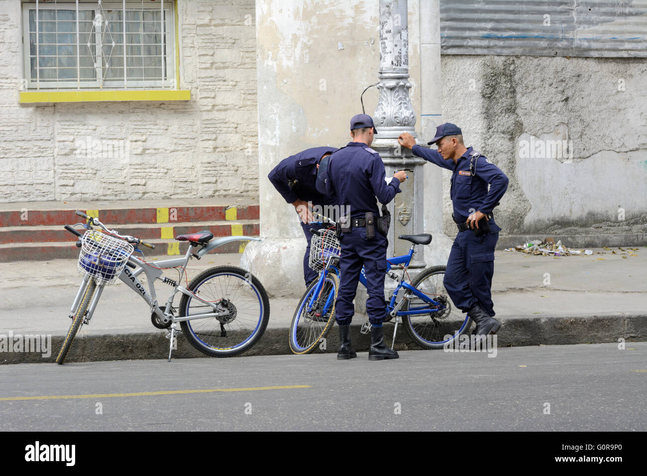 Cuban police officer hi-res stock photography and images - Alamy