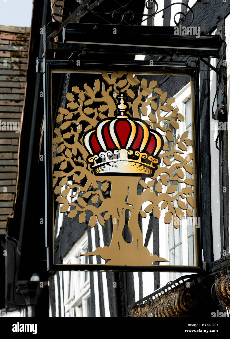 Royal oak pub sign hi-res stock photography and images - Alamy
