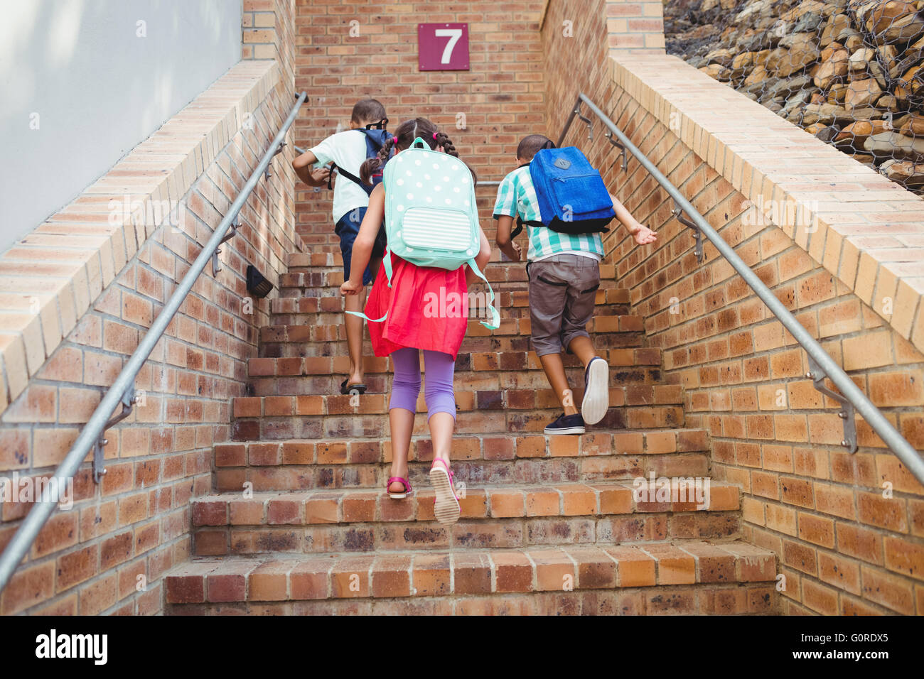 Kids climbing hi-res stock photography and images - Alamy