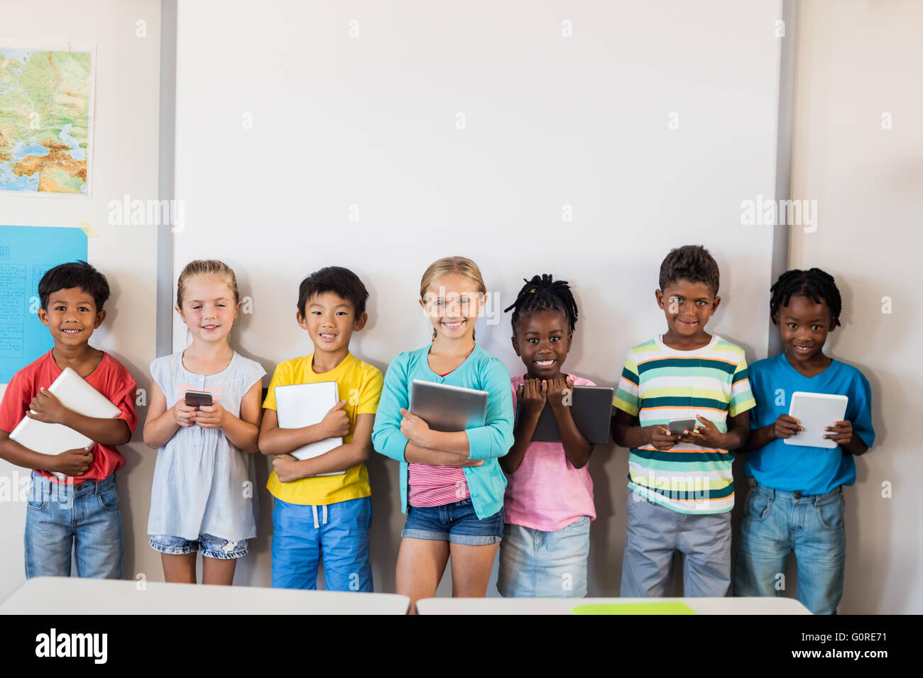 Smiling pupils hi-res stock photography and images - Alamy
