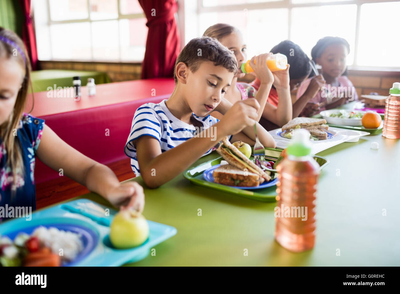 Children healthy eating class hi-res stock photography and images - Alamy