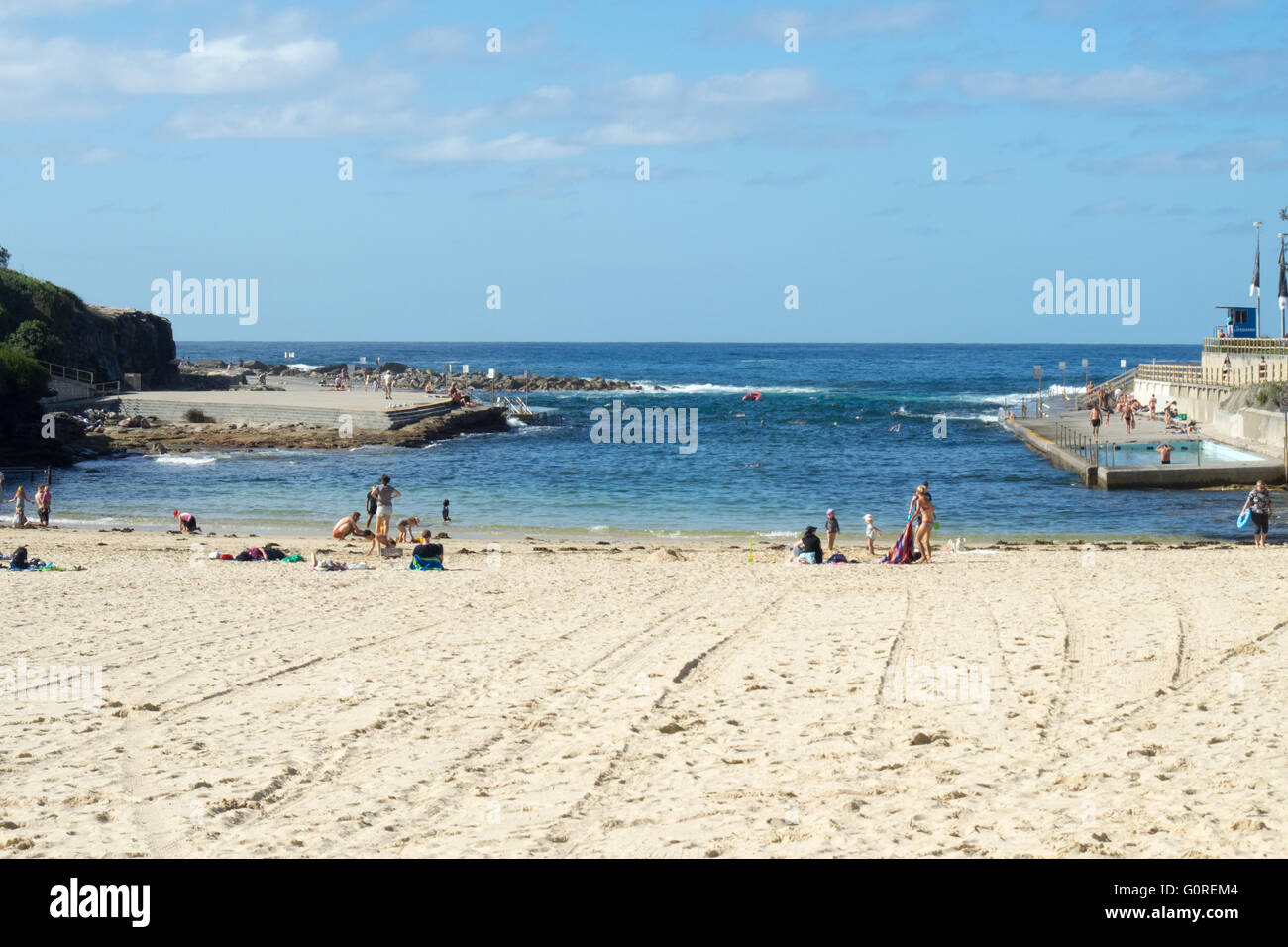 Sydney beachgoers hi-res stock photography and images - Alamy