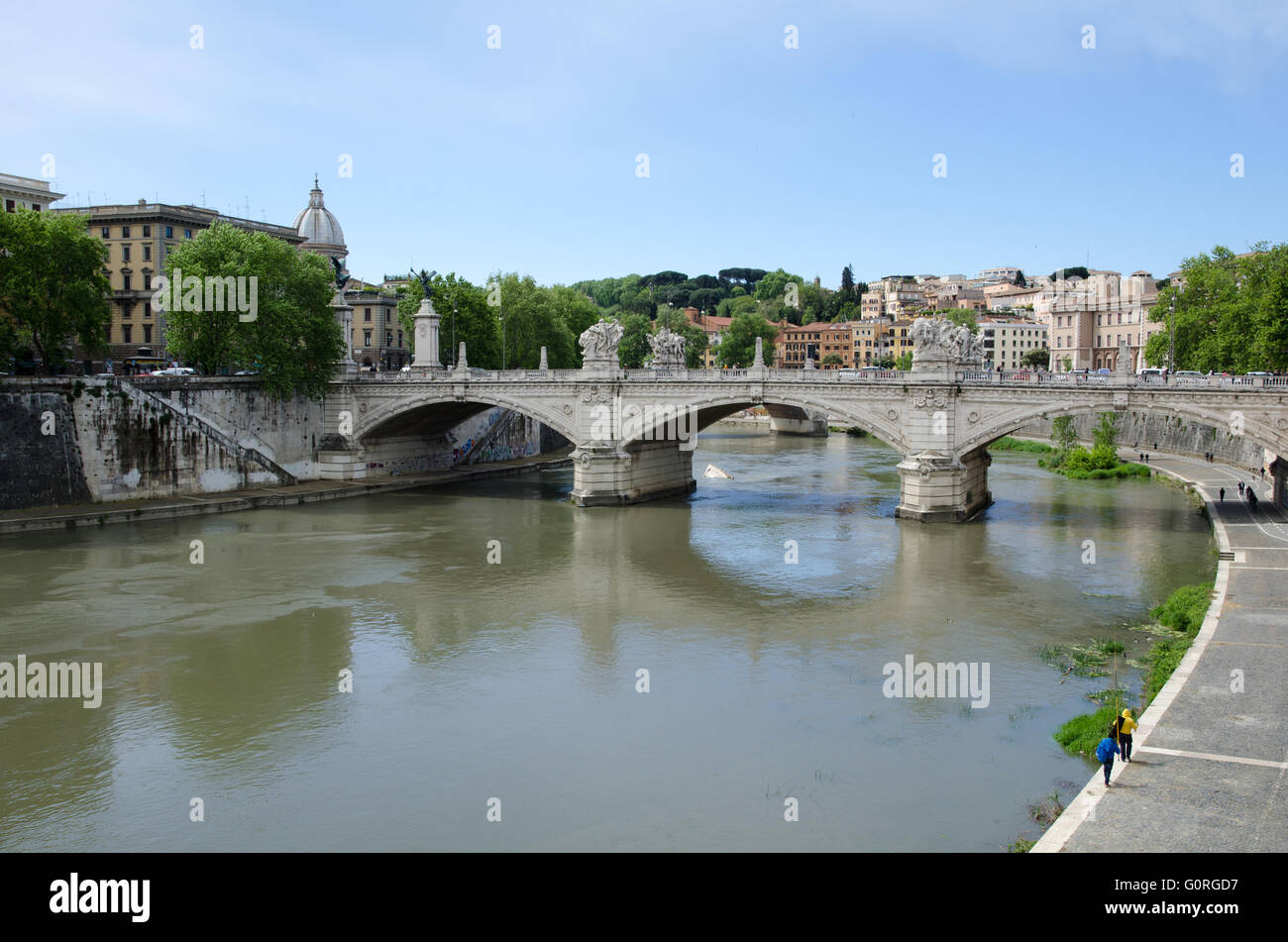 The old bridge Ponte Umberto across the river Tiber in Rome, Italy ...