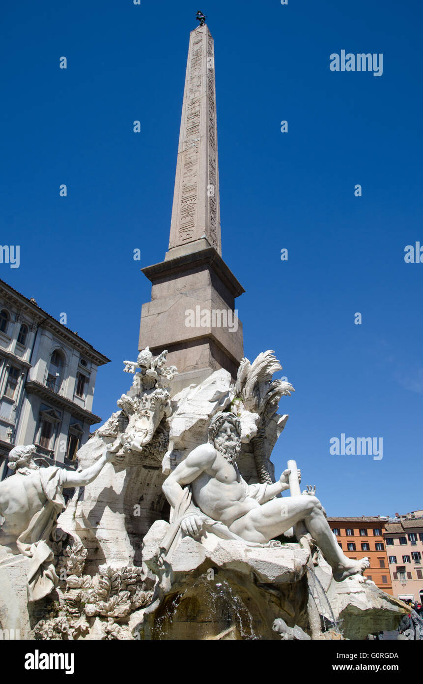 Obelisk sculptures hi-res stock photography and images - Alamy